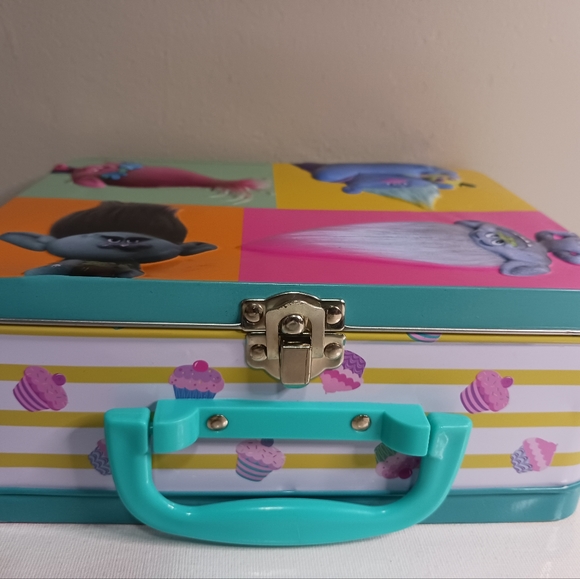 Dreamworks | Accessories | 26 Dreamworks Trolls Empty Metal T I N Lunch ...